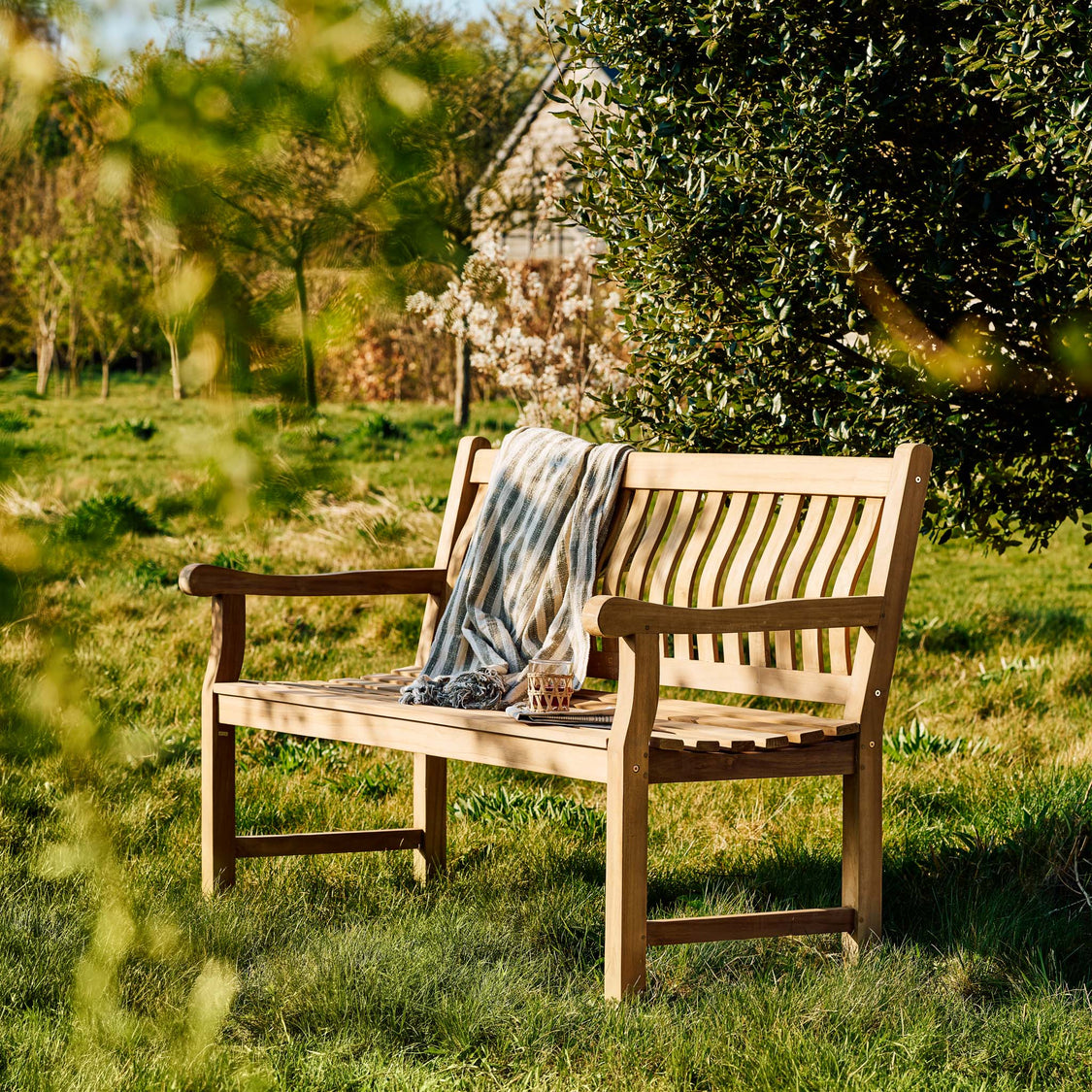Garden Benches – Cotswold Teak